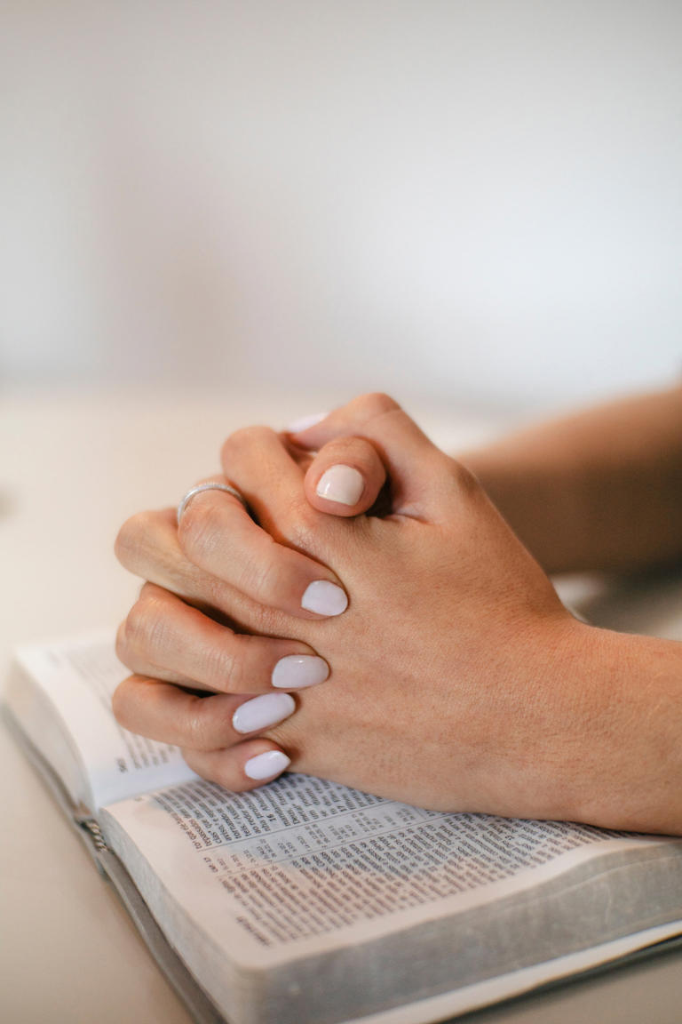 ¿Extrañas a esa persona? Conoce esta poderosa oración para pedir que ...
