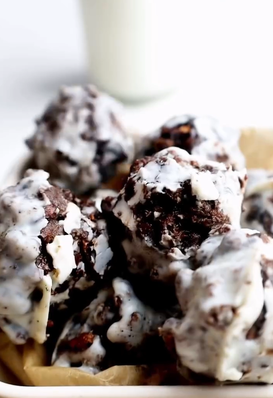 Cookies and cream crunch bites: Easy Oreo-inspired dessert recipe