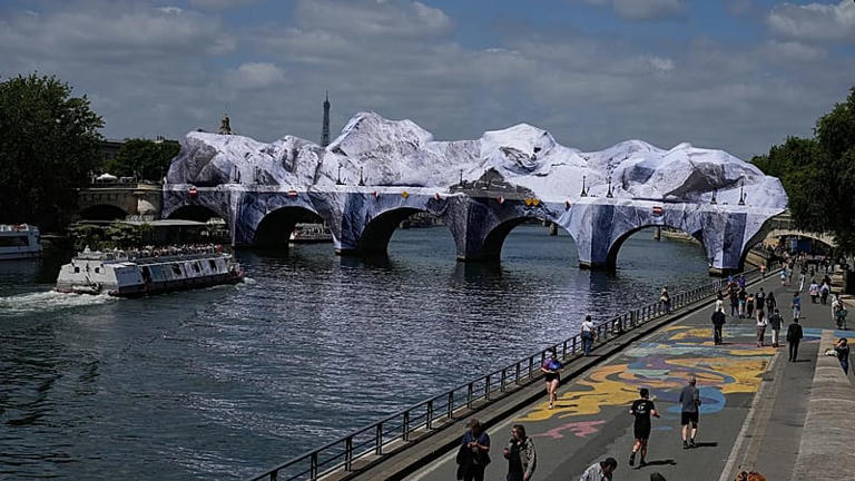 'La Caverne du Pont-Neuf' damaged by wind, opening postponed