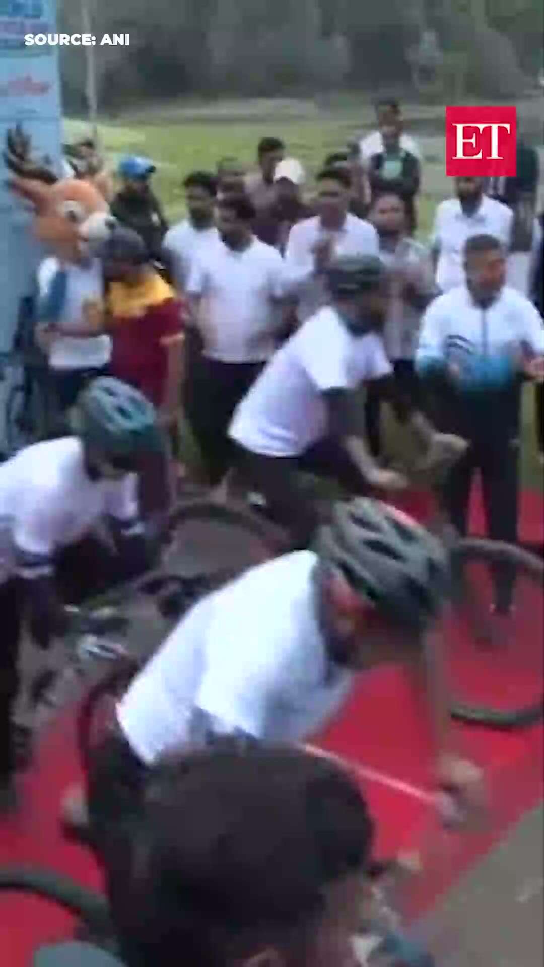 J&K CM Omar Abdullah flags off grand cyclothon 2026 in Srinagar on ...