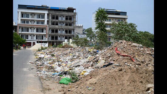 Concern for Gurugram: Cratered roads, filth leave Sector 39 residents ...