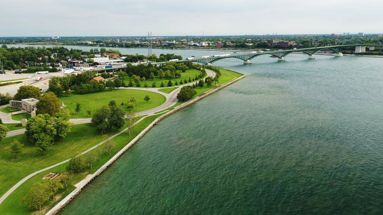 On the New York border is Canada's charming town with beaches, Niagara ...