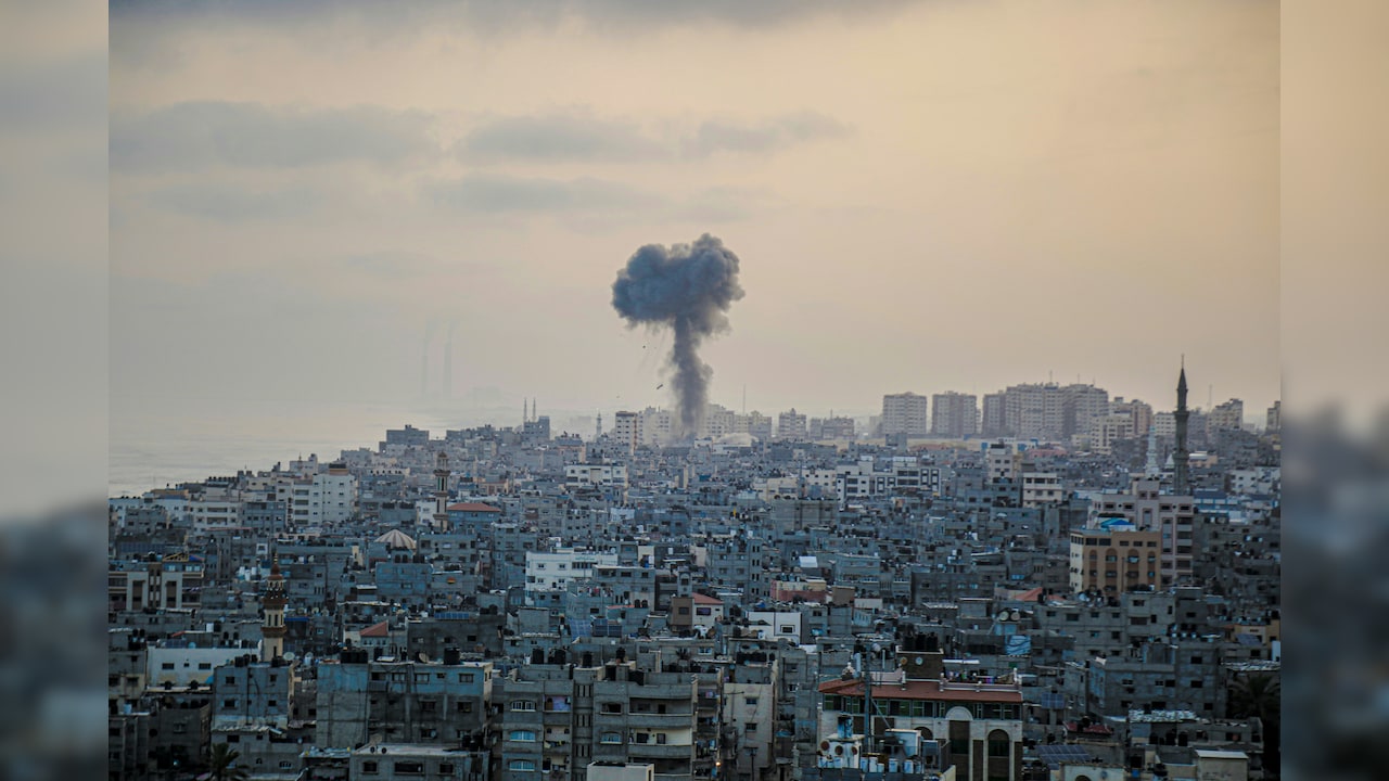 Iran attacks US bases in Kuwait; explosions heard in Bahrain after ...