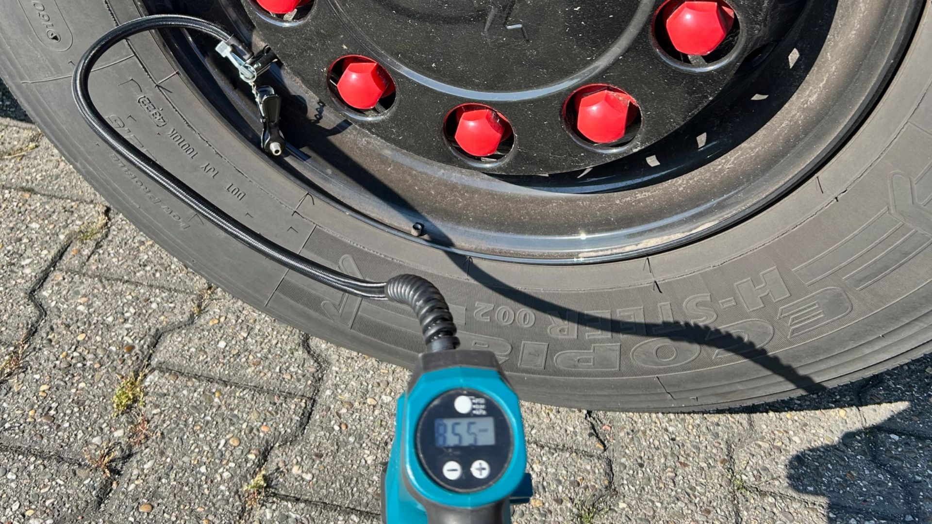 20 tools every car owner should have before they need them