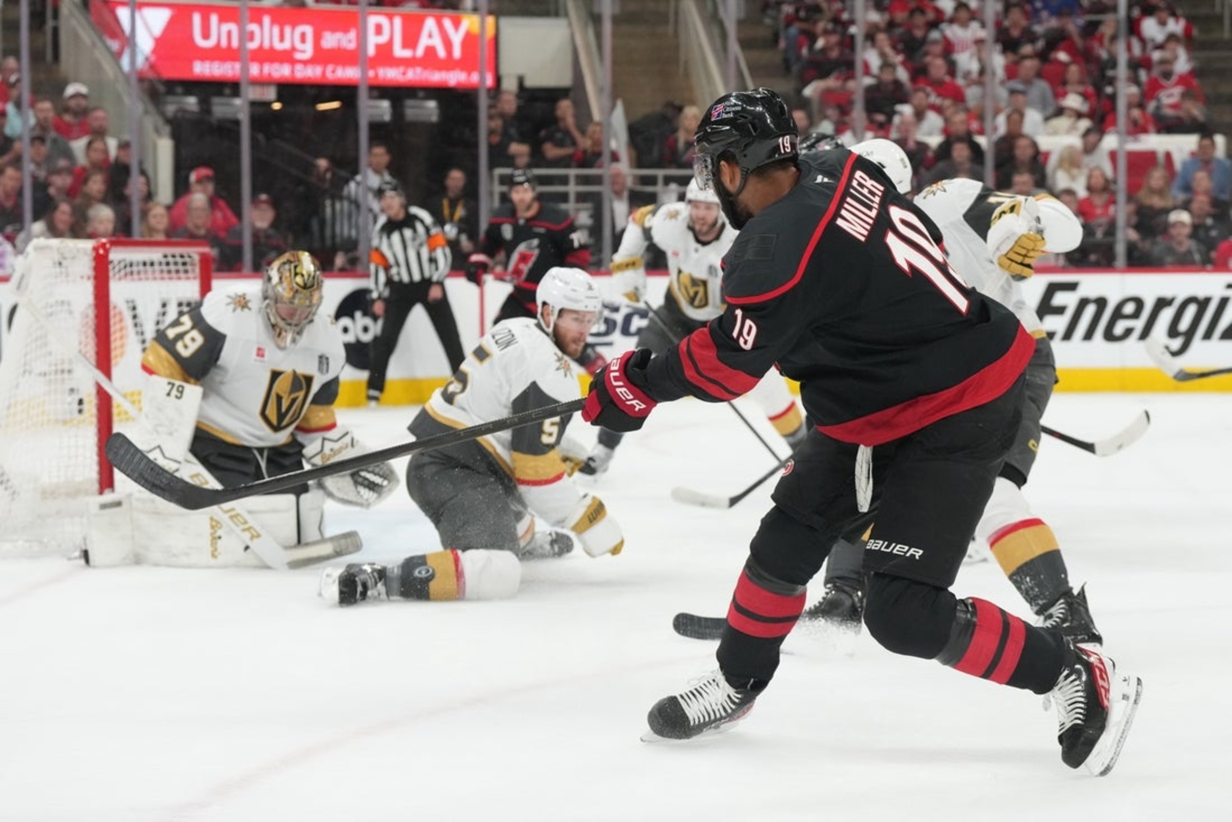 Golden Knights pull out high-scoring win in Stanley Cup Final opener