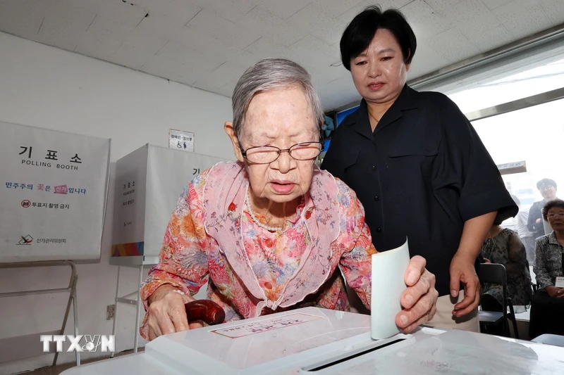 Hàn Quốc bước vào cuộc bầu cử địa phương đầu tiên thời Tổng thống Lee ...