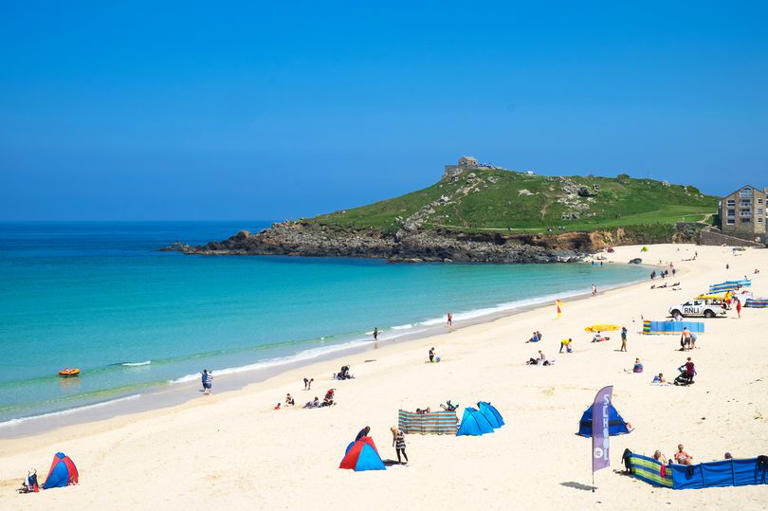 'Stunning' Cornwall beach could 'give the Maldives a run for its money'