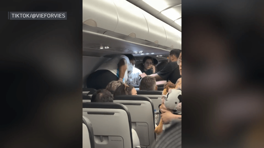 Frontier Airlines passenger choked off-duty employee on Chicago-bound ...