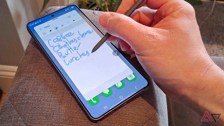 I'm still using the Galaxy S23 Ultra because Samsung won't make the ...