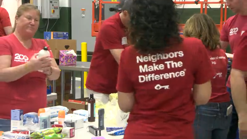 KeyBank celebrates 35th Neighbors Make the Difference Day with Foodlink