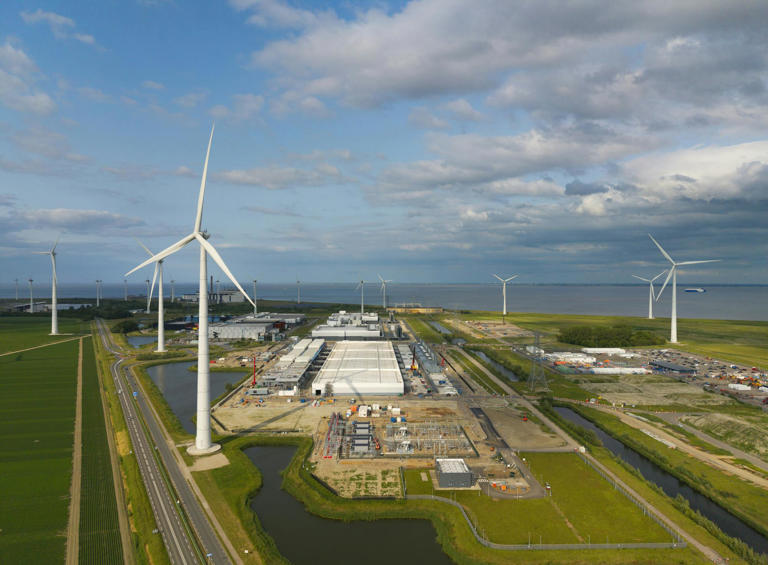 How much water and power will AI data centres use in Australia ...
