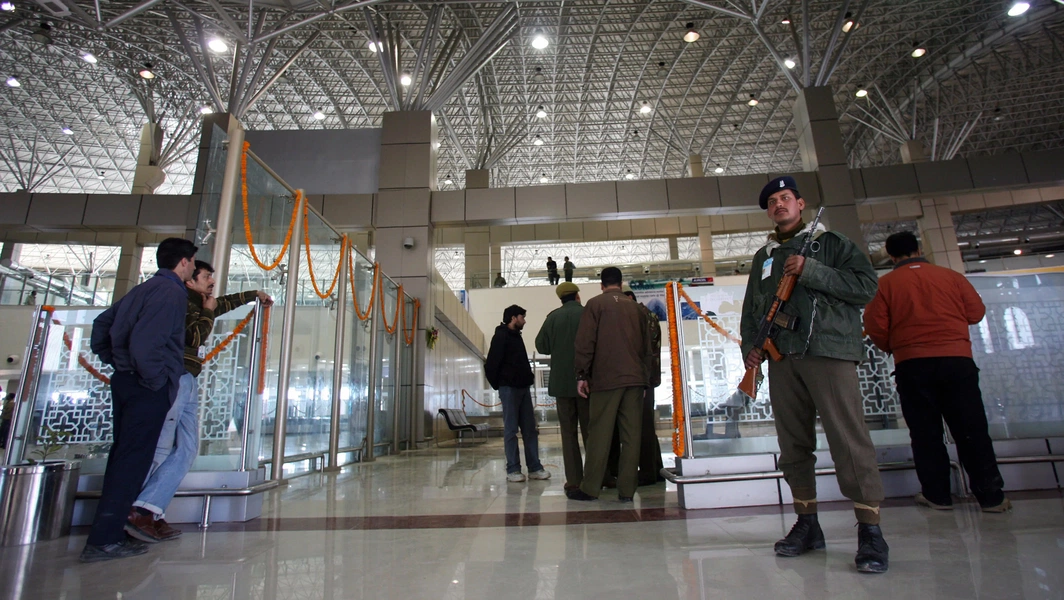 Srinagar airport faces weekly and October closures for runway work