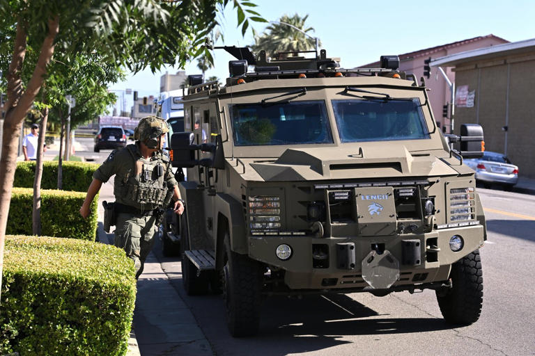 Police say man in Bakersfield has barricaded himself inside bank ...