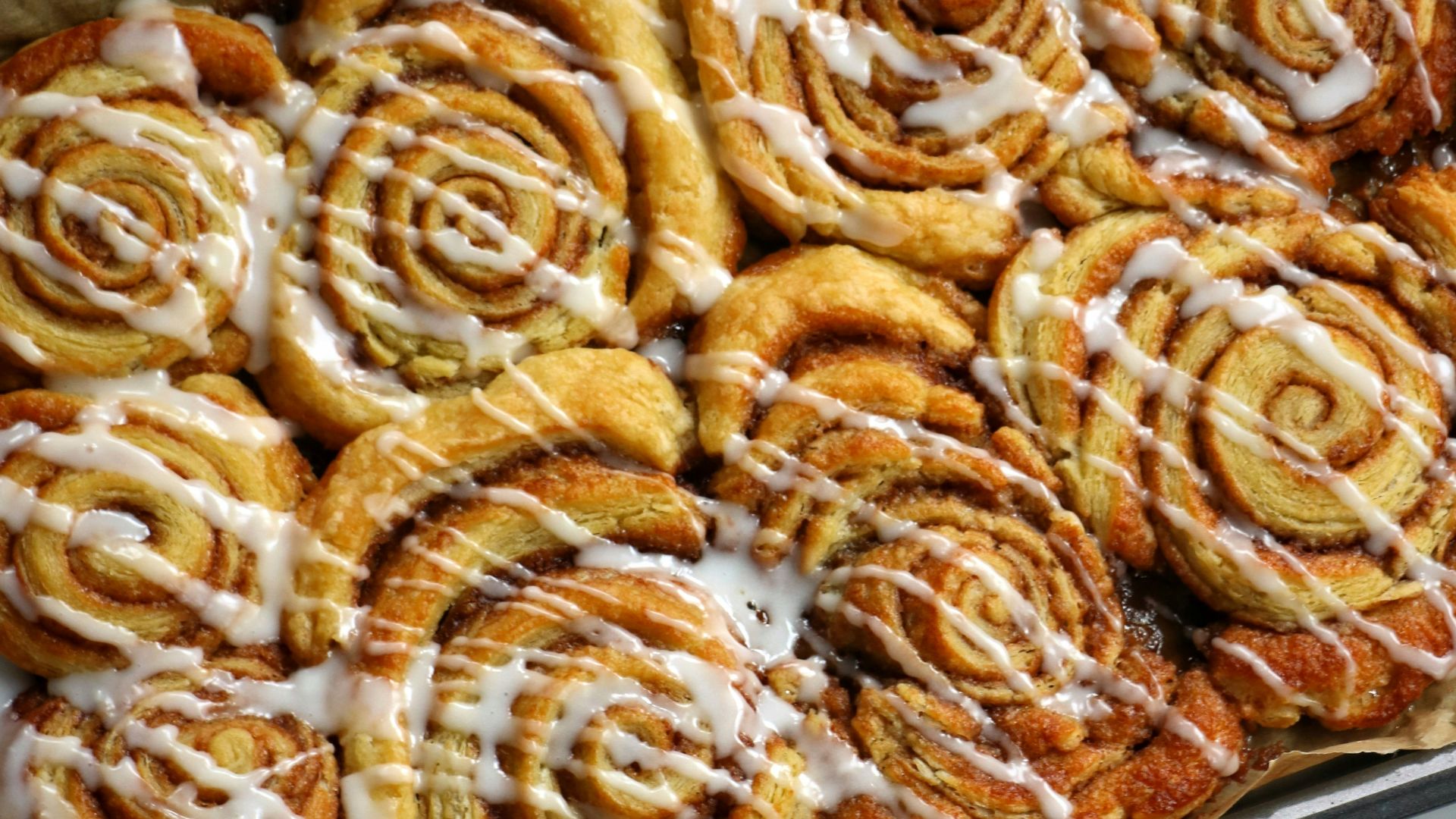 20 foods that only make sense in a mall food court