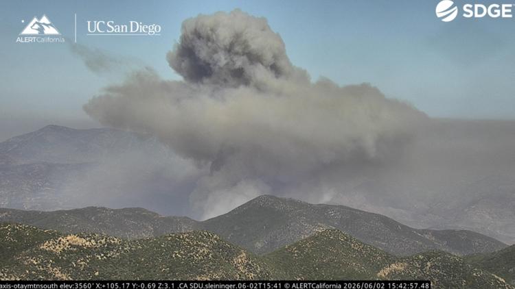 Crews battle 2,600-acre brush fire at the San Diego-Mexico border ...