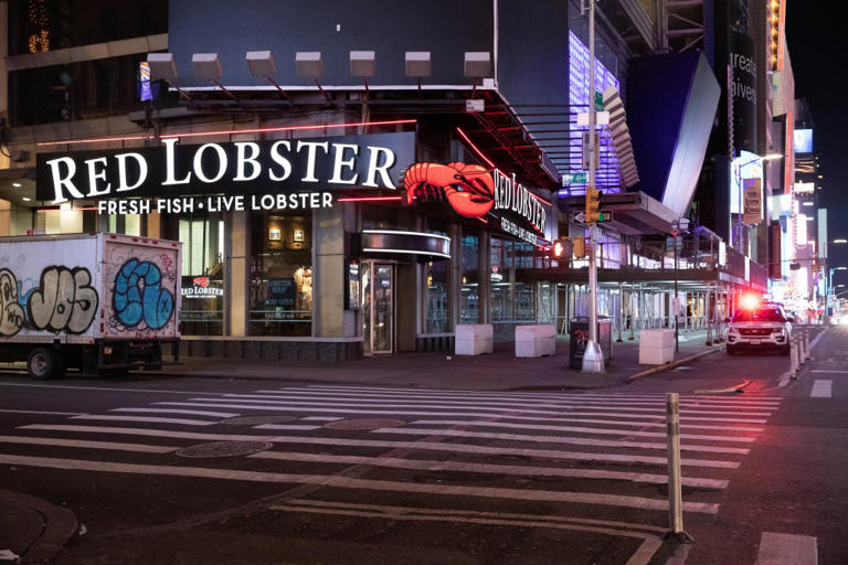 Curtis Sliwa ‘sitting Shiva’ for the Times Square Red Lobster, blames ...
