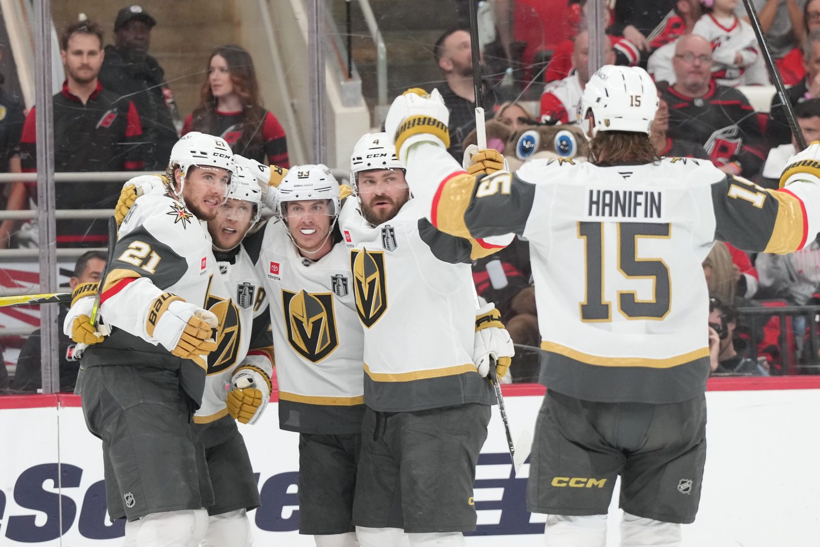 Golden Knights rally past Hurricanes 5-4 to take Cup Final Game 1