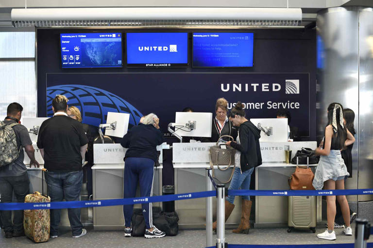 United Airlines wants to use AI with 'no human intervention' to explain ...