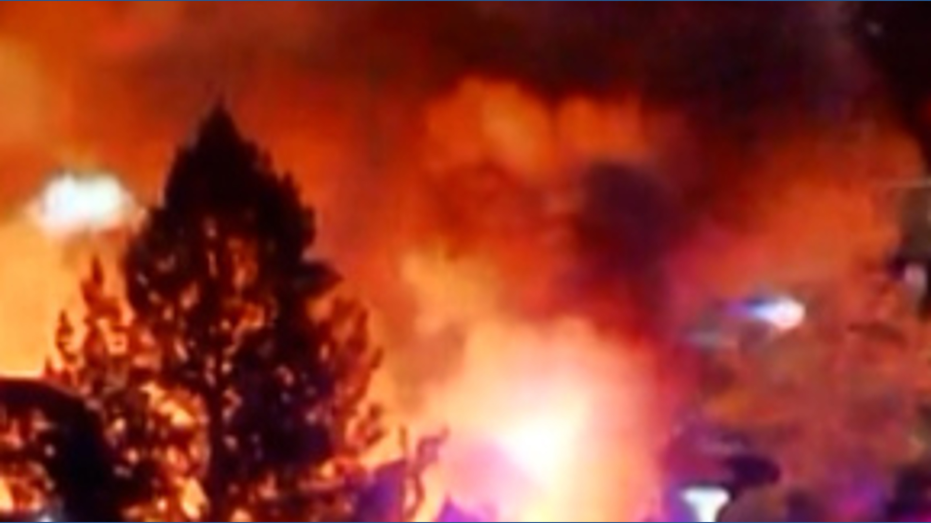 Floating homes catch fire on Columbia River in Portland