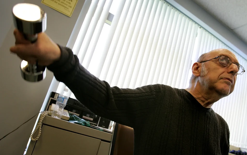 Everyday Health shares 5-move plan to slow muscle loss in men over 50