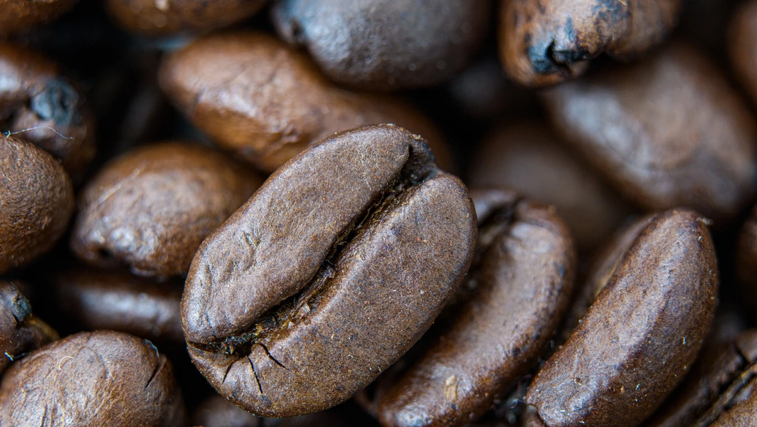 17 everyday objects magnified to reveal hidden details