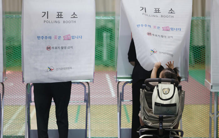 Casting ballots