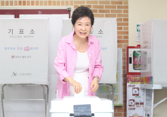 박근혜 전 대통령 "투표는 권리이자 의무" 대구에서 투표
