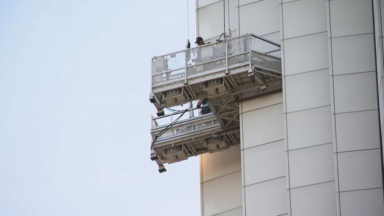 Window washers rescued from high-rise building in downtown Rochester