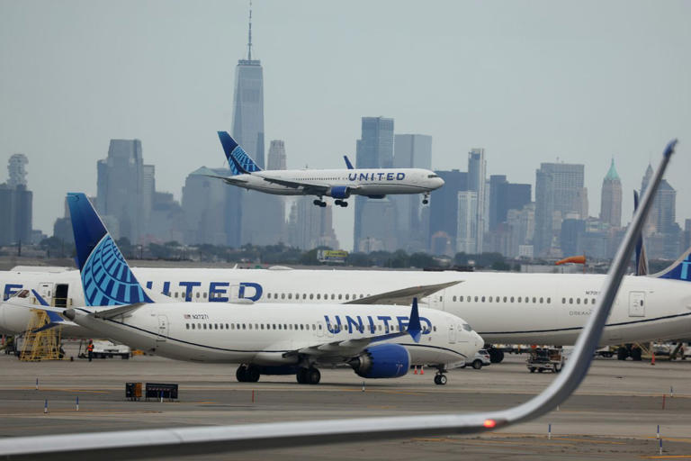 United Airlines wants to use AI with 'no human intervention' to explain ...