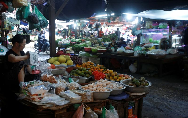 Vietnam inflation accelerates in May, trade deficit widens