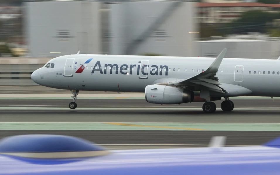 Major US airlines tighten descent rules to curb turbulence injuries