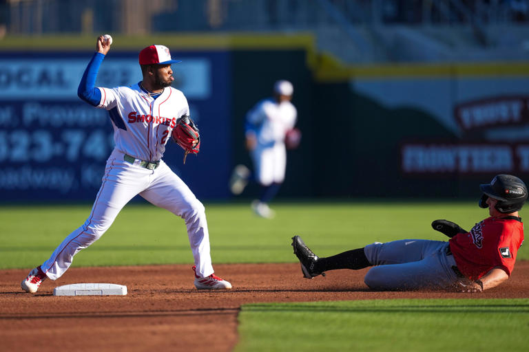 Knoxville Smokies late rally is incomplete as team loses opener to Barons
