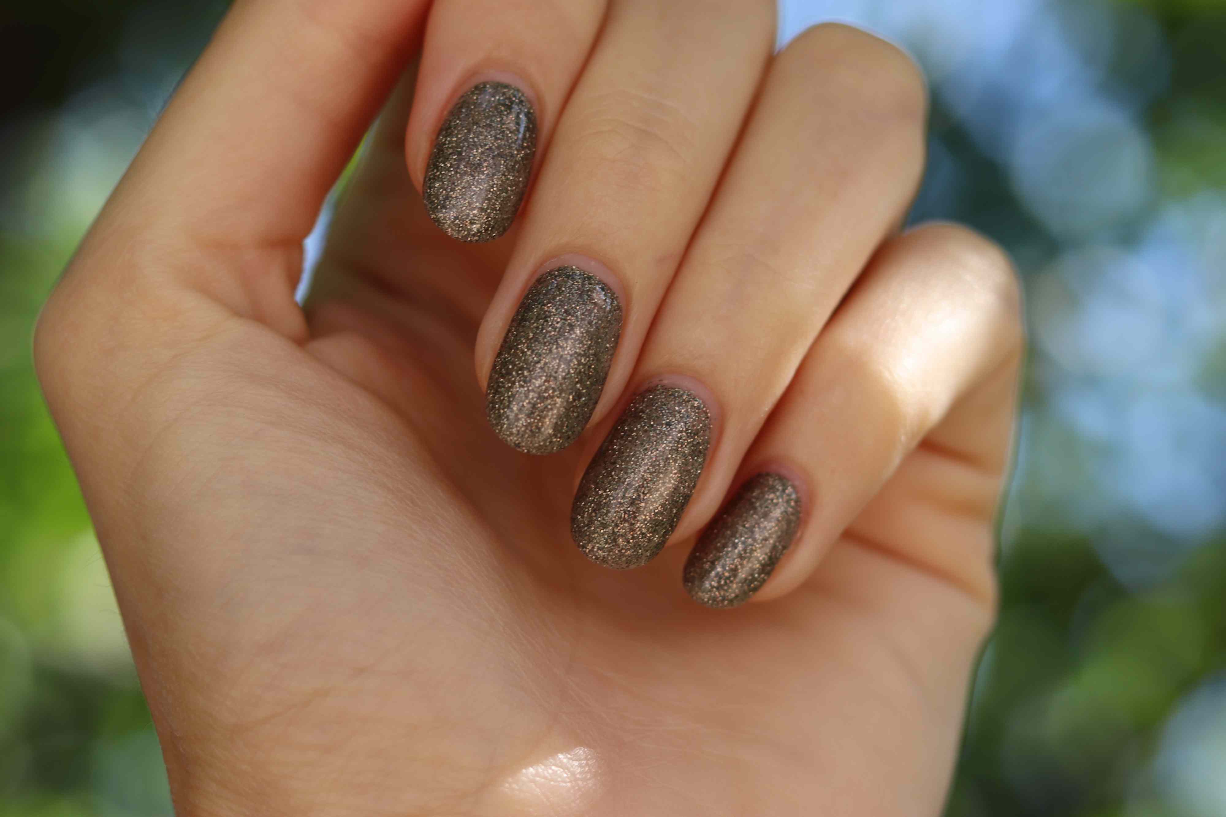 These 8 ugly nail colors are trending right now—and they're ...