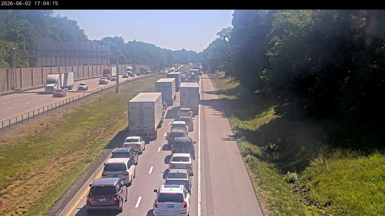 Traffic moving slow on I-71 due to crash, disabled vehicles