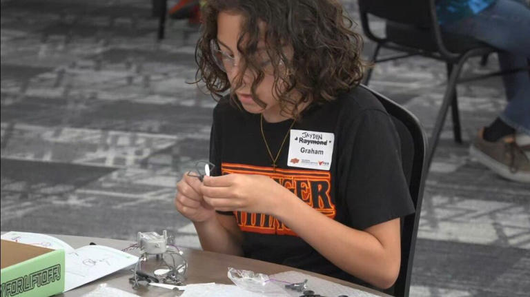 Students build, fly drones at Lawton aerospace workshop