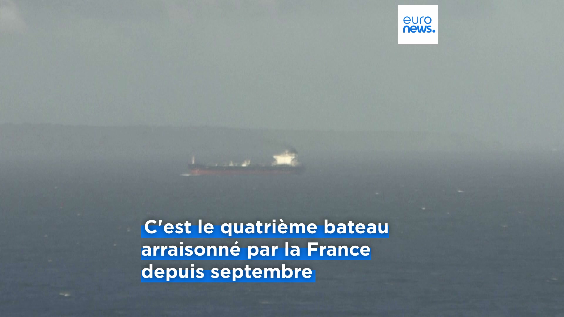 Le pétrolier russe dérouté arrive en baie de Douarnenez sous escorte de ...