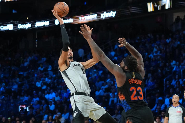 Darling Spurs, white-hot Knicks can look to NBA Cup as Finals preview