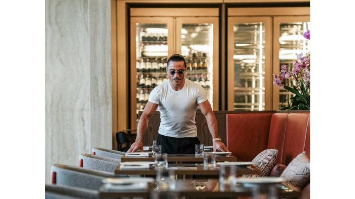 Salt Bae inauguró su primer restaurante en México: ¿Cuánto cuesta comer ...