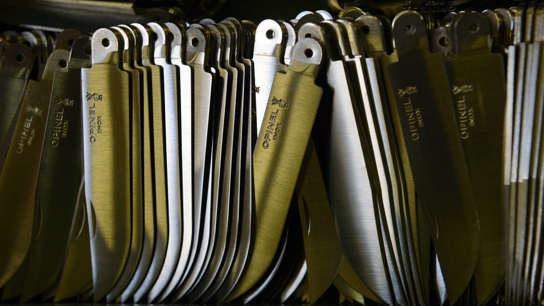 Comparing pocket knife blade steels