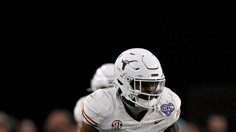 Texas Longhorns star Colin Simmons delivers chilling message to Ohio State