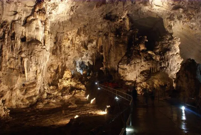 Así luce la gruta de Guerrero donde Ignacio López Tarso engañó a la ...