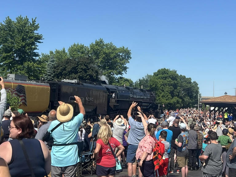 Big Boy 4014 makes whistle stop in Rochelle as part of historic tour