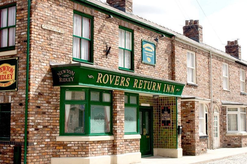 Coronation Street fans beg 'pointless' character to be killed off amid ...