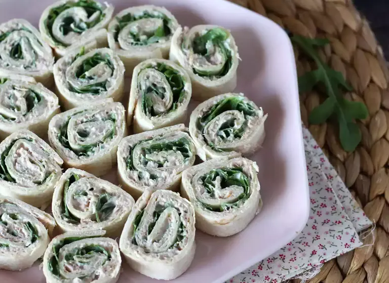Aperitiefwraps met tortilla's, tonijn en fromage frais