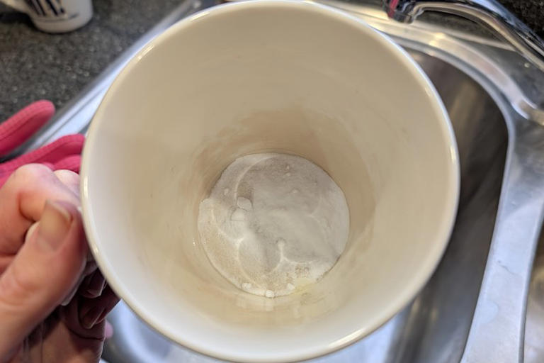Tea stains vanished from my mugs with a retro hack that’s just as good ...
