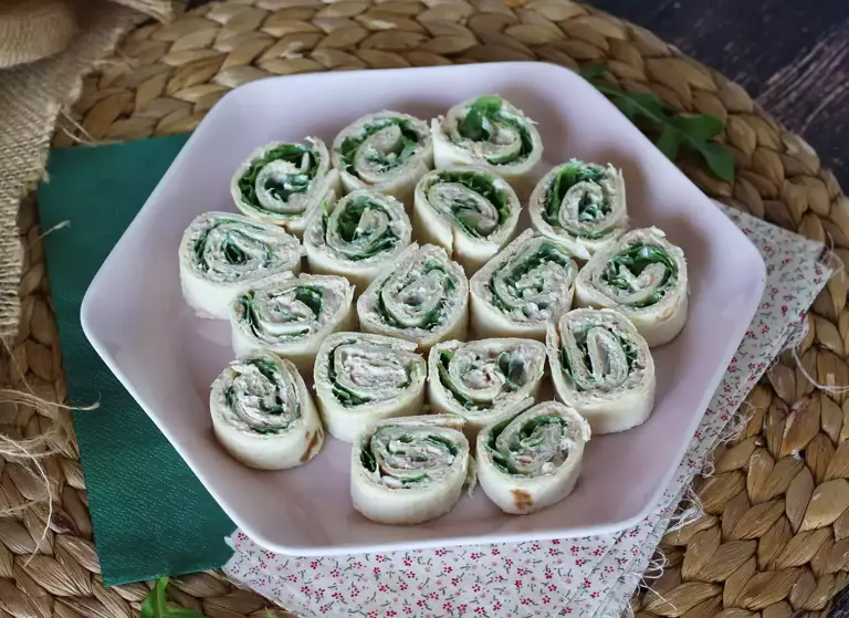 Aperitiefwraps met tortilla's, tonijn en fromage frais
