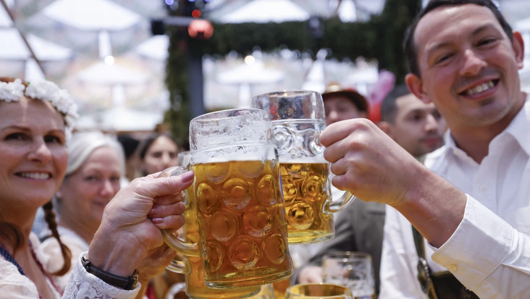 8 European drinking customs that surprise Americans