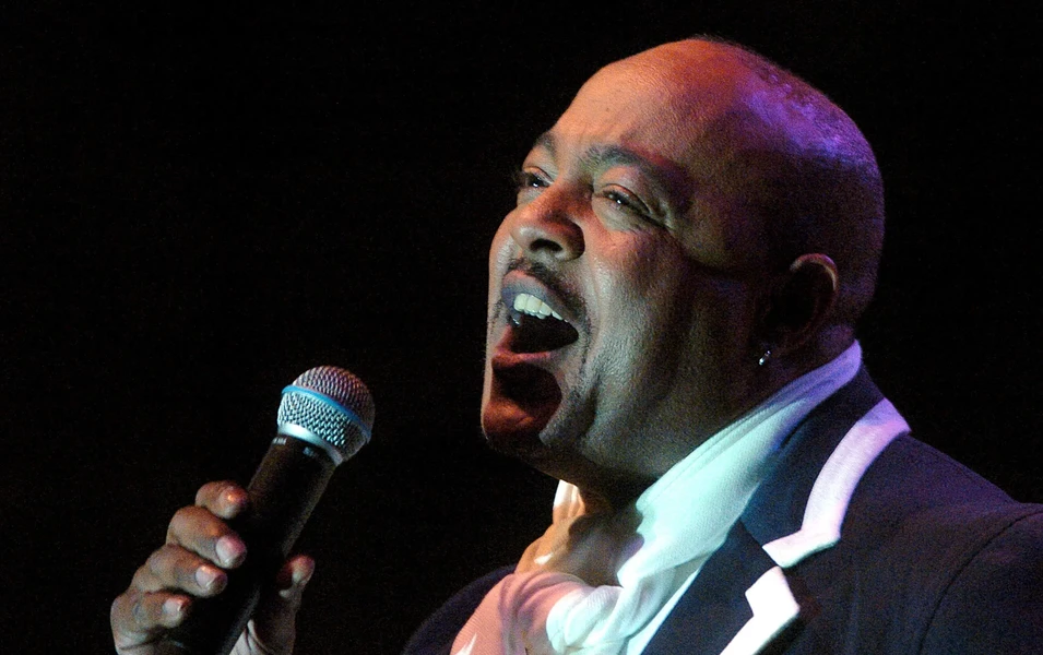 Peabo Bryson hospitalized after stroke, family seeks privacy