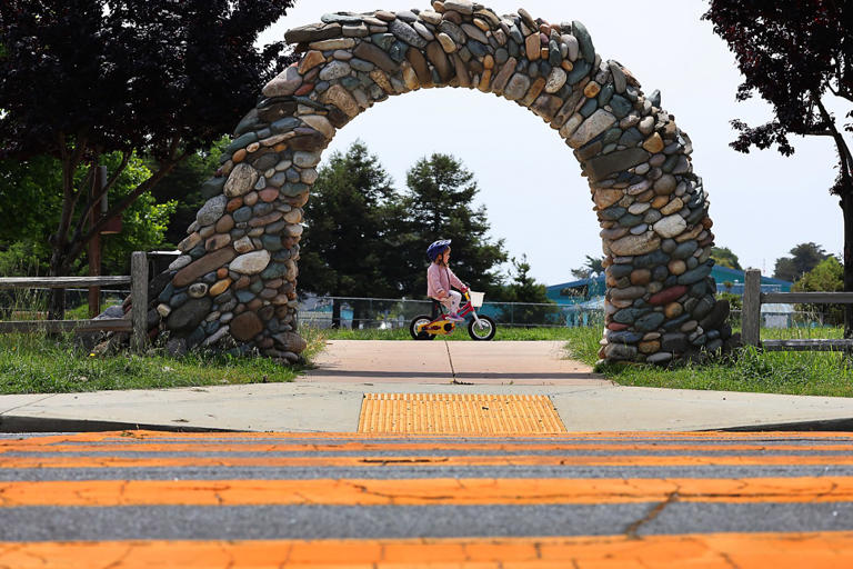 Photo | River rock arch stands over entrance of Felt Street ...