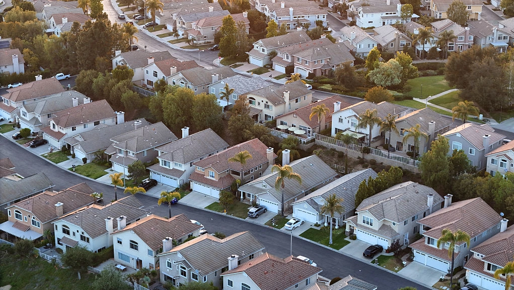 Why many baby boomers avoid downsizing